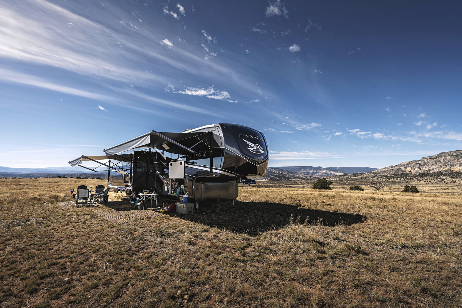 Shop Lightweight & Luxury Fifth Wheel RVs | Jayco